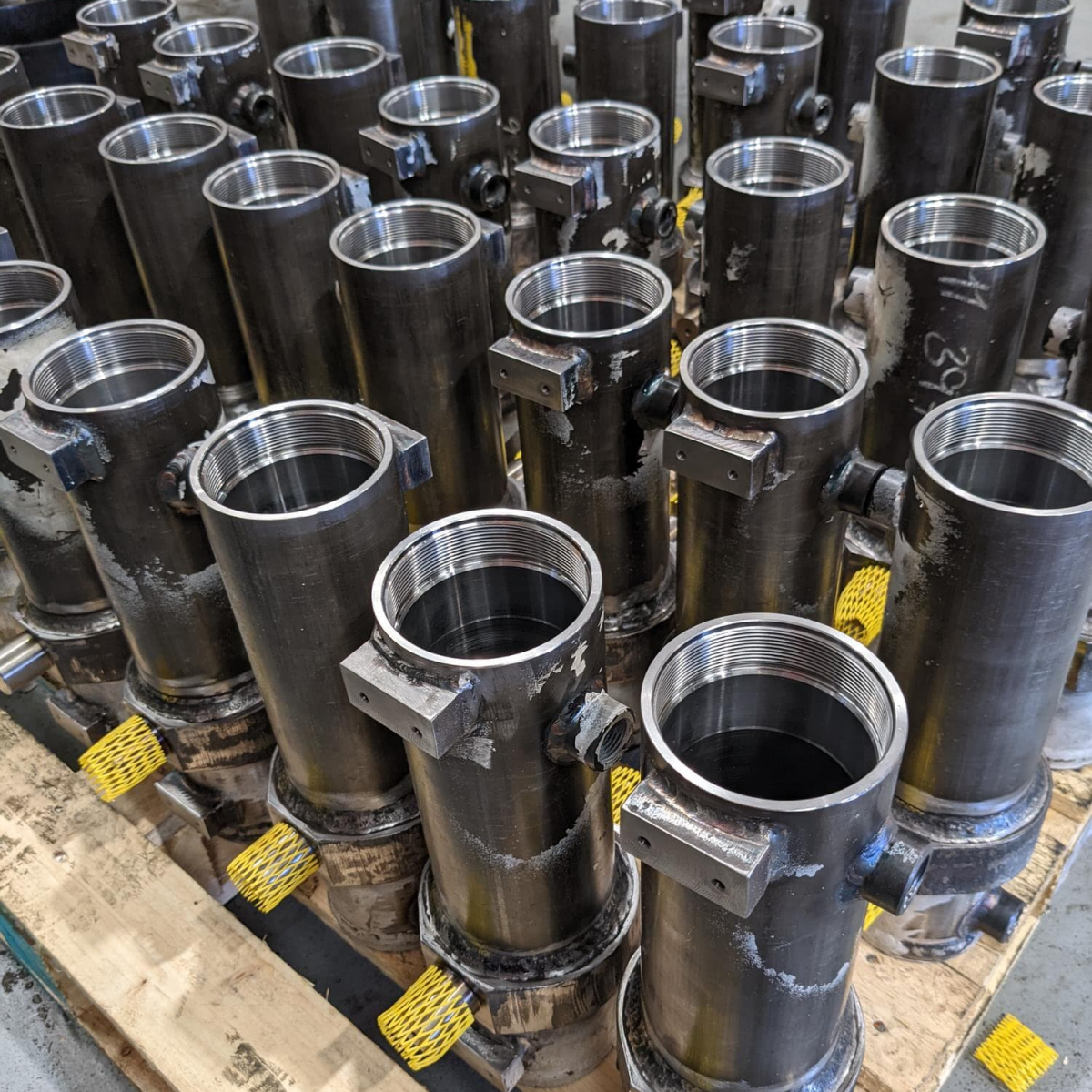 200 Bespoke Cylinders for Repowered Wind Farm - Apex Hydraulics