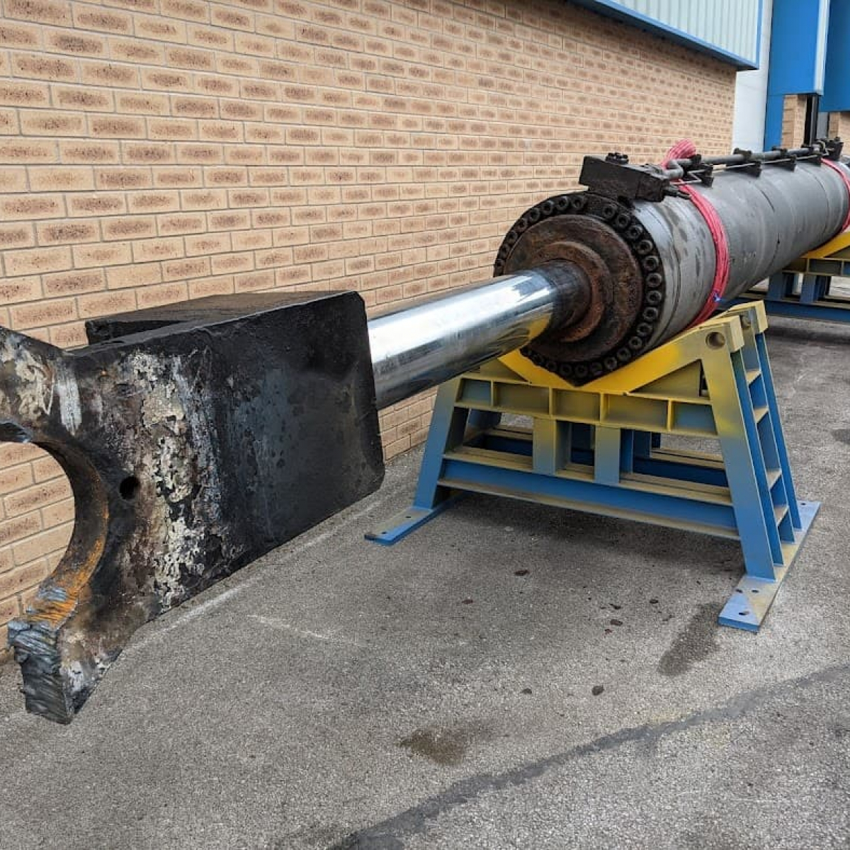 Replacement Cylinder Manufacture for Commercial Linkspan - Apex Hydraulics